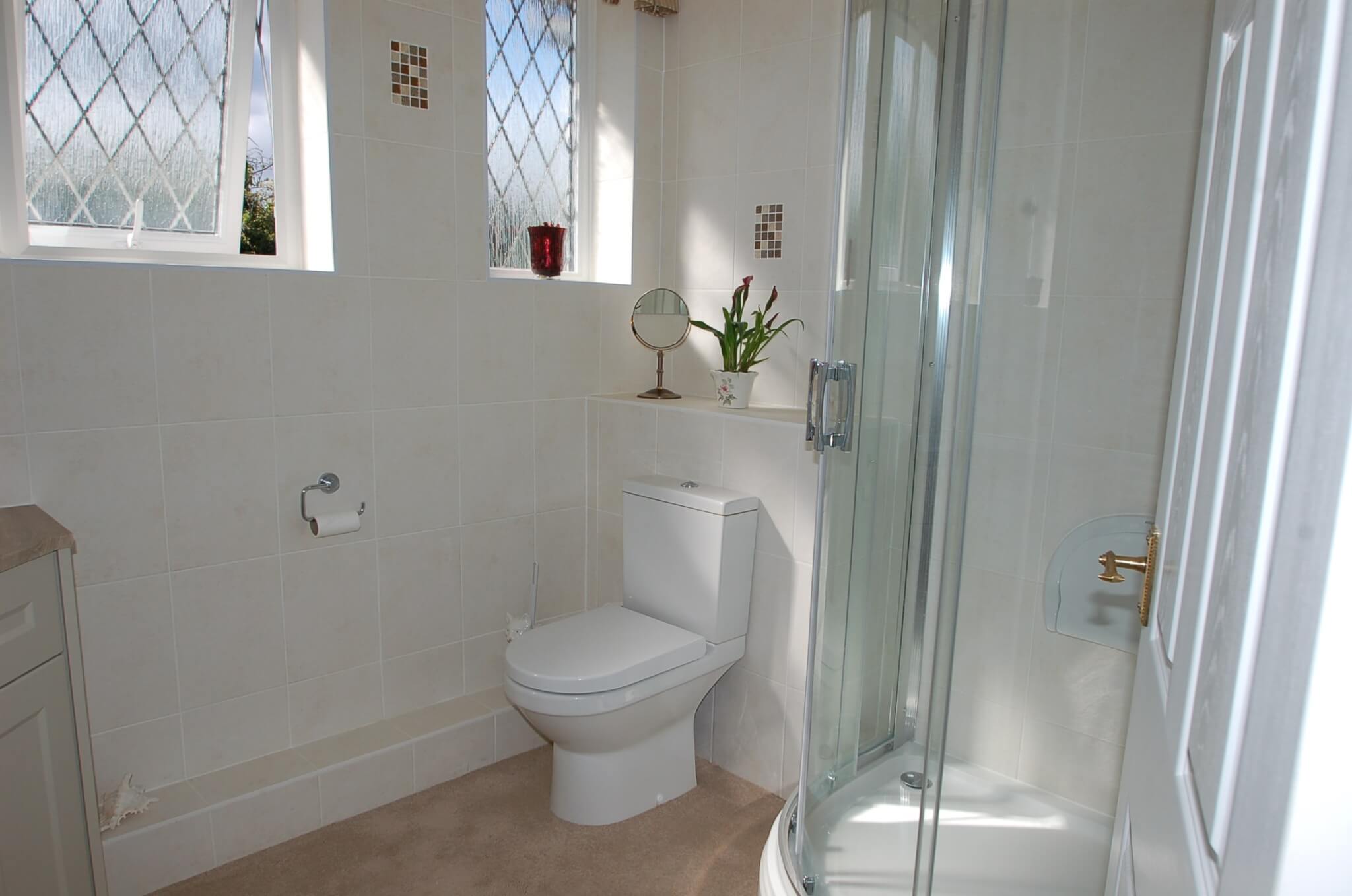 Quadrant enclosure wc and corner vanity unit - MBK Design Studio